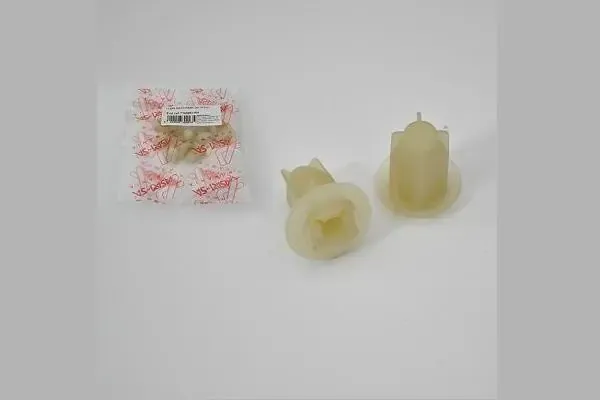 7703081184 NISSAN/INFINITI Clips Fijación, revestimiento puerta