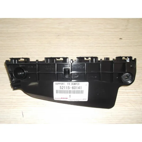 5211560141 TOYOTA soporte de parachoques delantero derecho