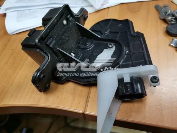 6935060141 TOYOTA cerradura de maletero