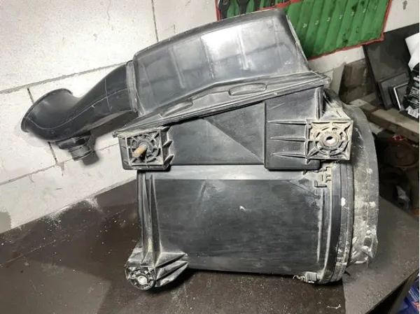 A9705280706 MERCEDES Caja del filtro de aire