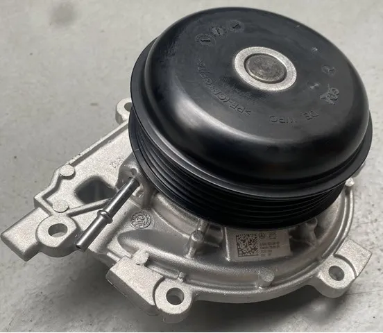 6562010010 MERCEDES bomba de agua
