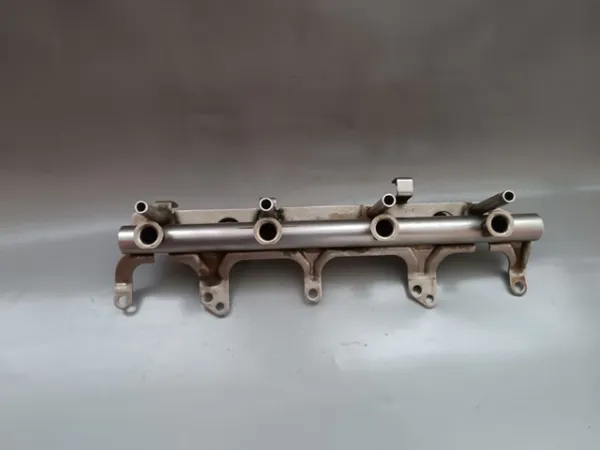 06J198510A VAG Rampa de inyectores